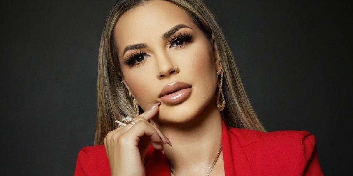 Deolane Bezerra exibe carro novo em suas redes sociais; veja vídeo