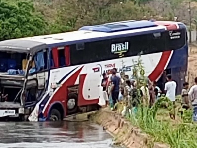Acidente deixa um homem morto e três pessoas feridas em São Desidério