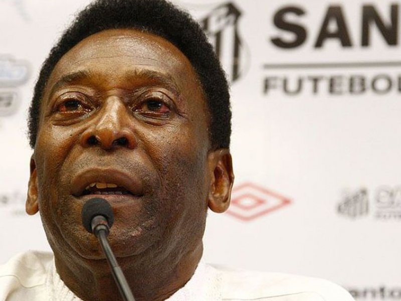 Internado, Pelé tranquiliza fãs: "Estou forte"