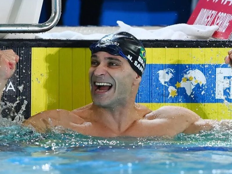 Nicholas Santos é tetracampeão mundial de natação e se aposenta aos 42 anos