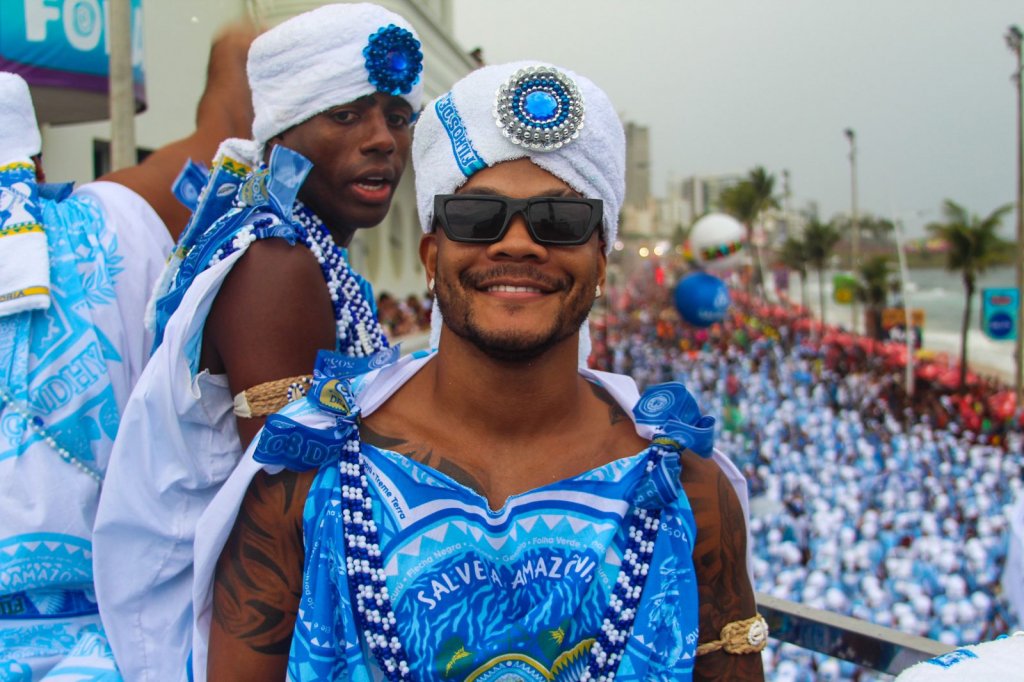 Filhos de Gandhy desfila no circuito Dodô com mensagem: "Salvem a Amazônia"