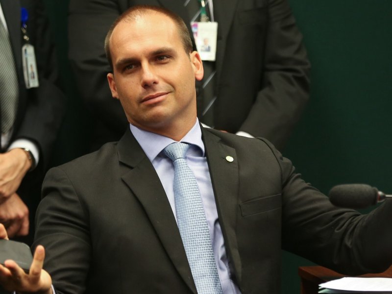 Eduardo Bolsonaro lança loja com produtos da família: "Te convido a ...