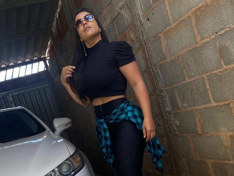 Saiba como anda a mulher que se envolveu com mendigo um ano após caso