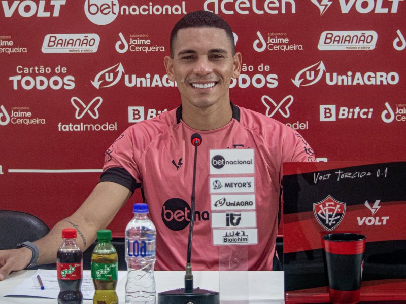 Léo Gomes fala sobre adaptação ao novo esquema e celebra bom momento no ...