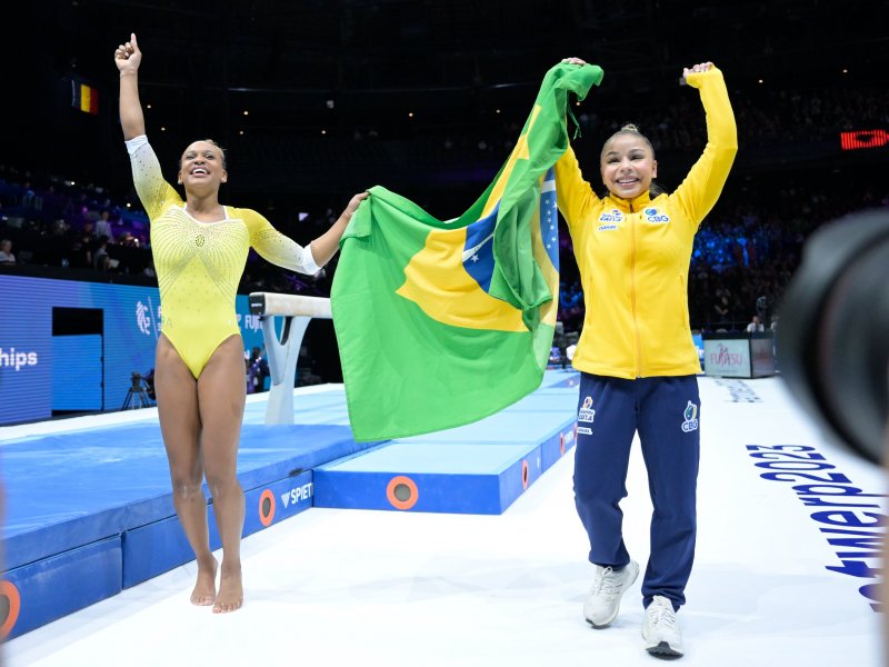 Rebeca Andrade é prata no solo, e Flávia Saraiva fica com bronze