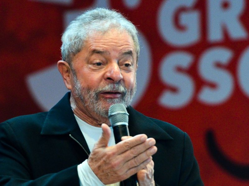 Lula viraliza após ex-presidente posar de sunga e exibir boa forma; confira