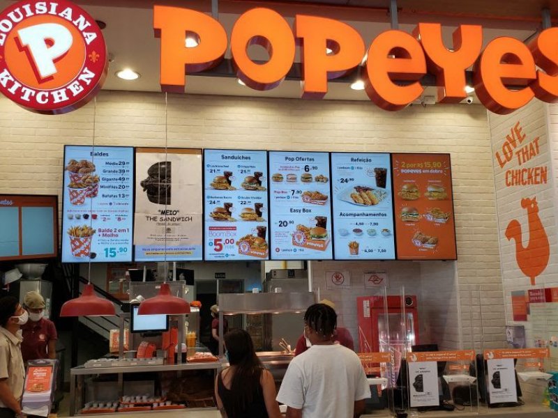 Rede de fast-food distribuirá mini filés de frango grátis para pessoas ...