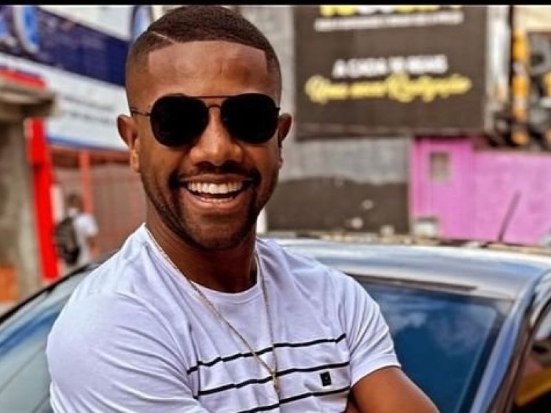 Após postagem de Mani, Davi posta foto com brinde misterioso; confira