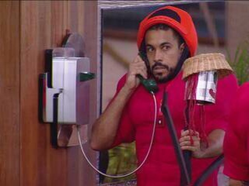 BBB 25: Maike atende o Big fone, indica irmãos Hypólito ao paredão, mas Tadeu anula tudo